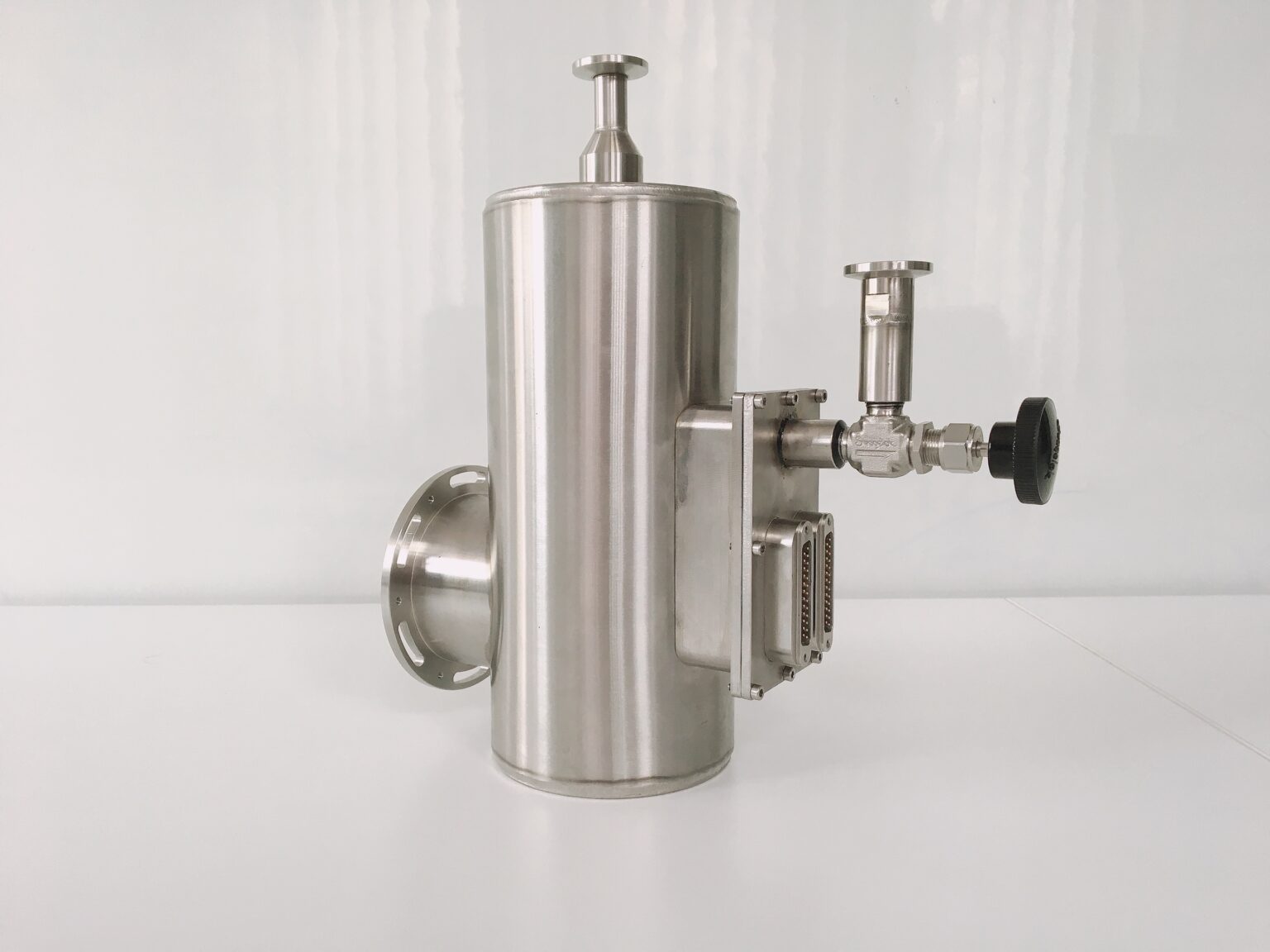 IR Detector Design and Production - Adesis